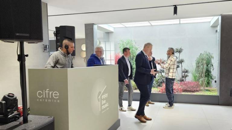 Cifre Cerámica, de At Home Together a Coverings 2023